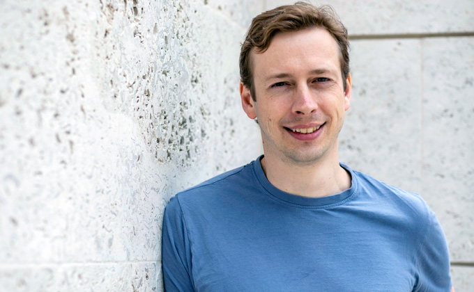 Dissipative ground state preparation and Dissipative Quantum Gibbs ...